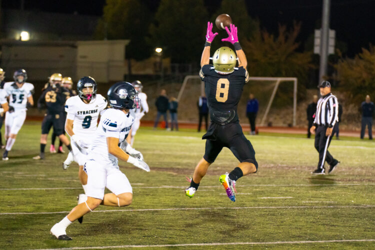 Davis football reigns supreme in Region 1, beating Syracuse to capture ...